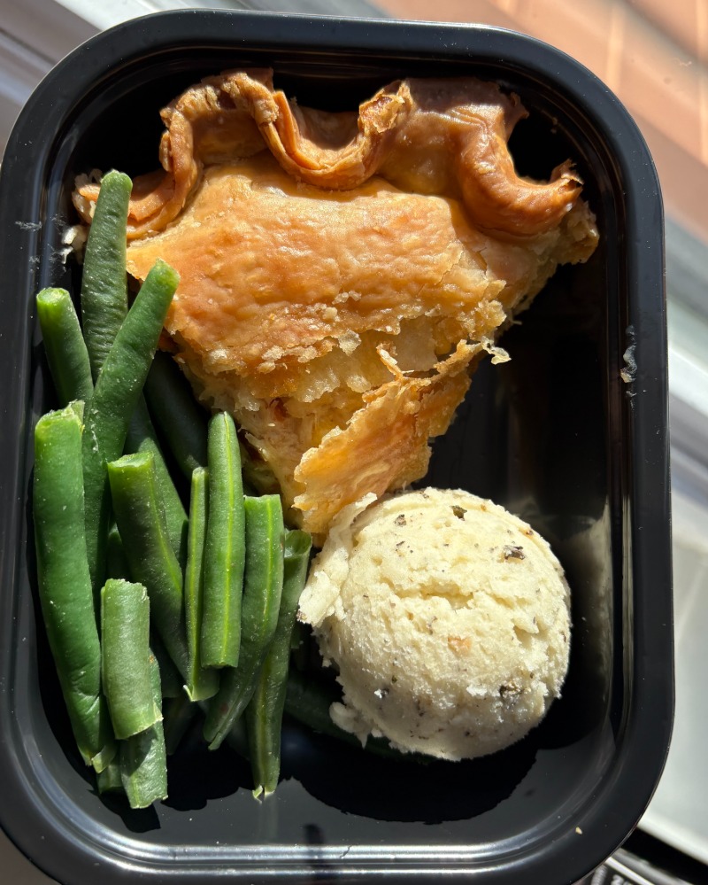 Pâté au poulet avec sur le coté feve verte et patate piler | MDO